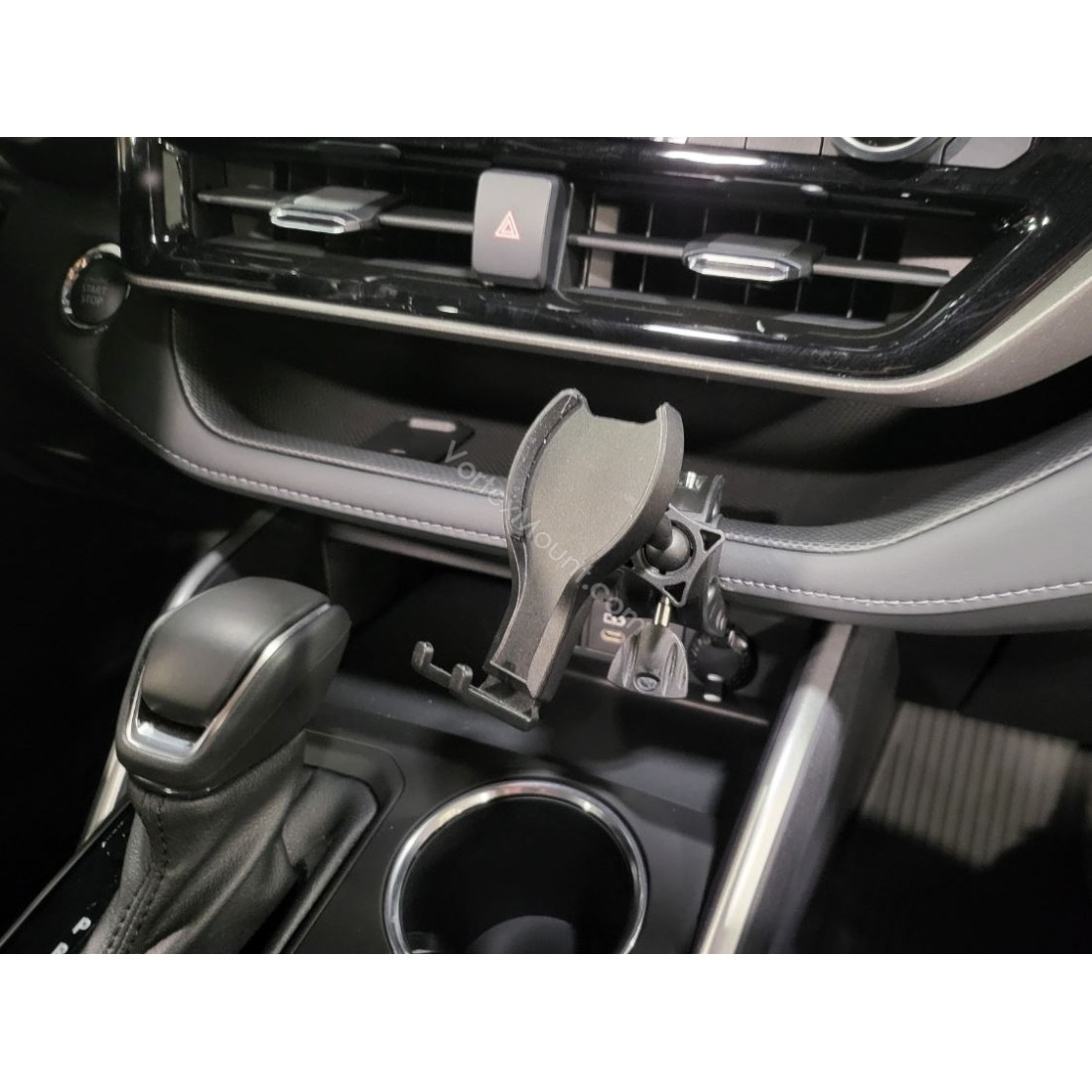 Toyota Highlander phone mount: dashboard device holder